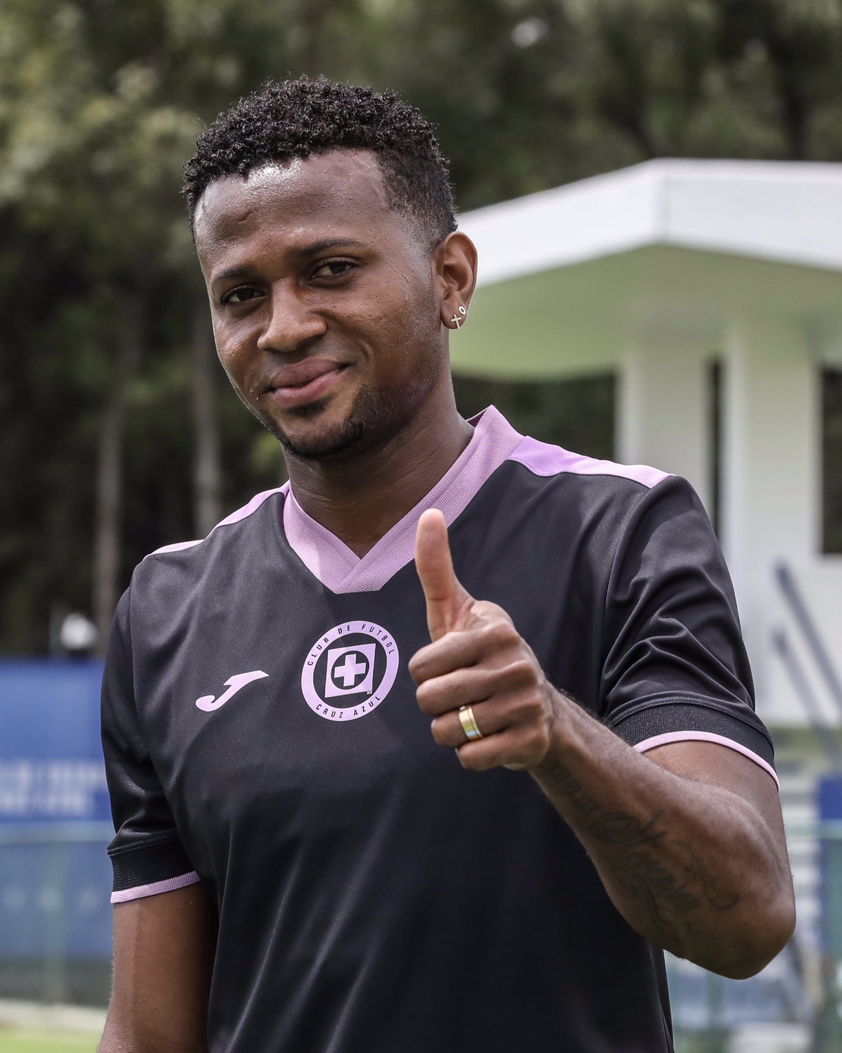 Estrada firma con Cruz Azul