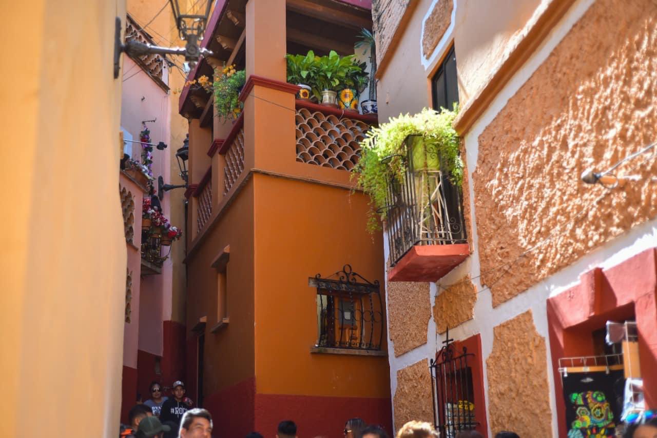 Reabren el callejón del Beso tras conflicto