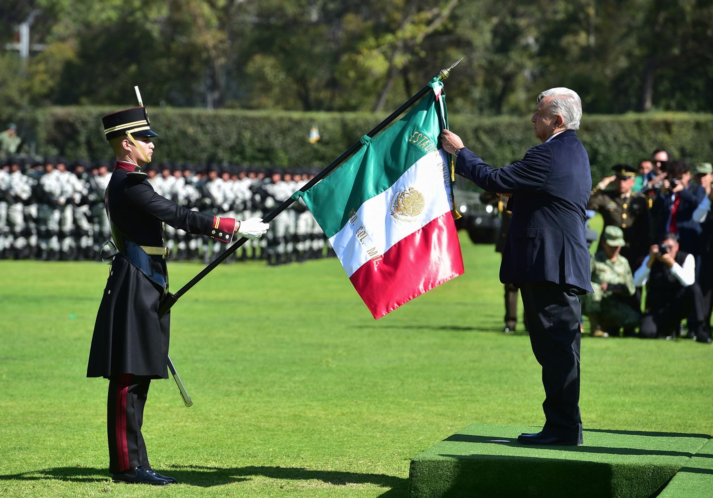 López Obrador encabeza ceremonia por día de la Bandera; "representa la ...