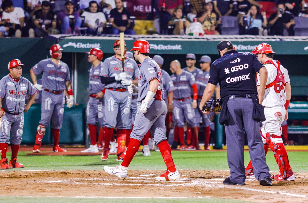 Diablos Rojos vence 10-6 al Águila y asegura la serie