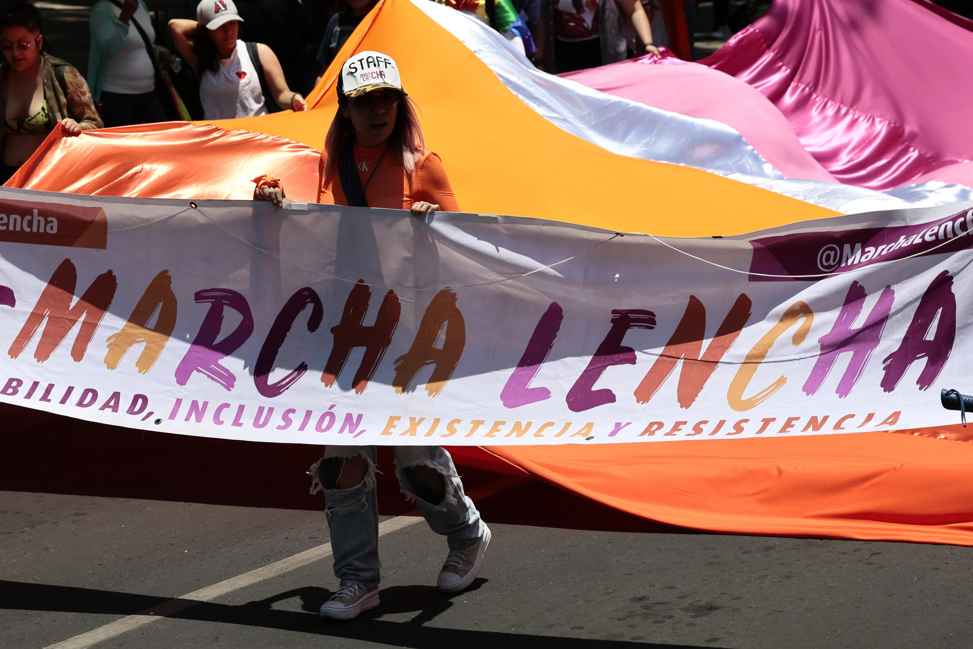 "Marcha Lencha" celebra tercera edición en defensa de la diversidad en CDMX