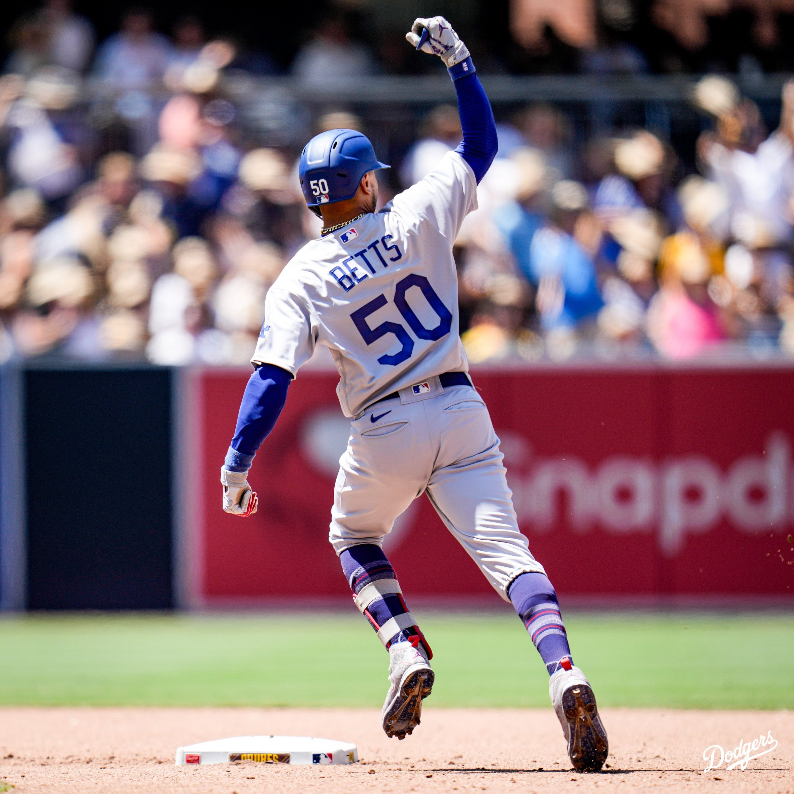 Grand slam de Mookie Betts en triunfo de Dodgers