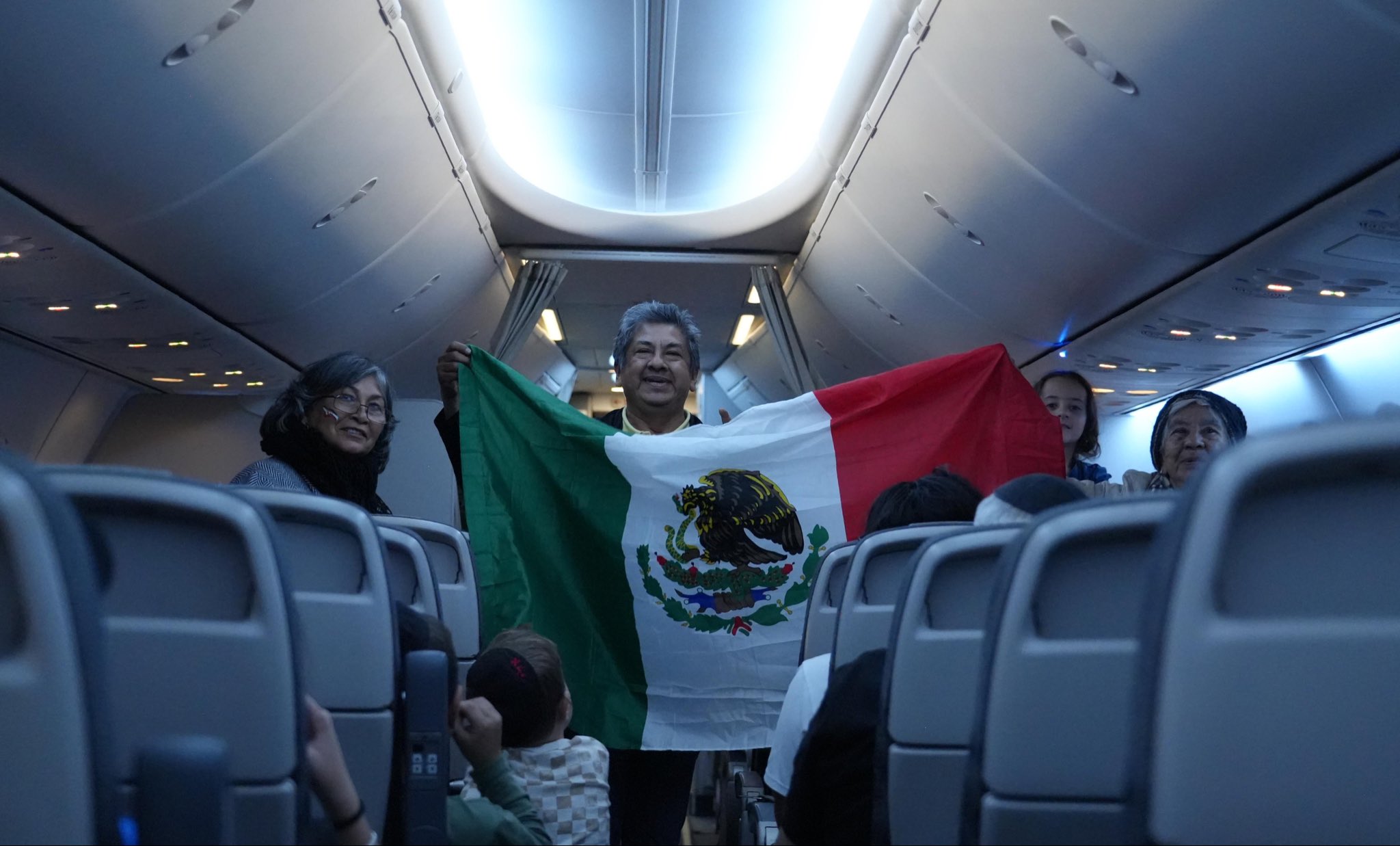 ¡Bienvenidos a México! Arriba el primer avión con connacionales desde Israel