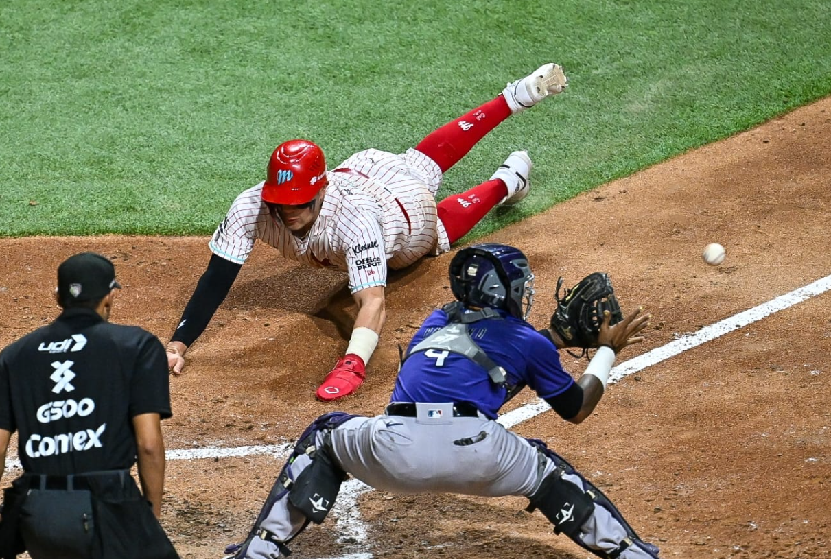 Diablos vuelven a dejar tendidos a Conspiradores y barren la serie