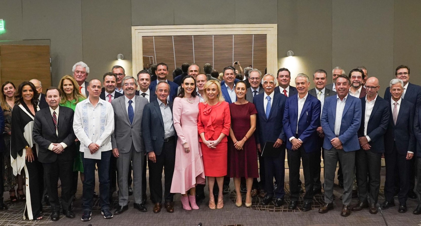 Asegura Sheinbaum que desarrollo de México requiere mejorar conectividad