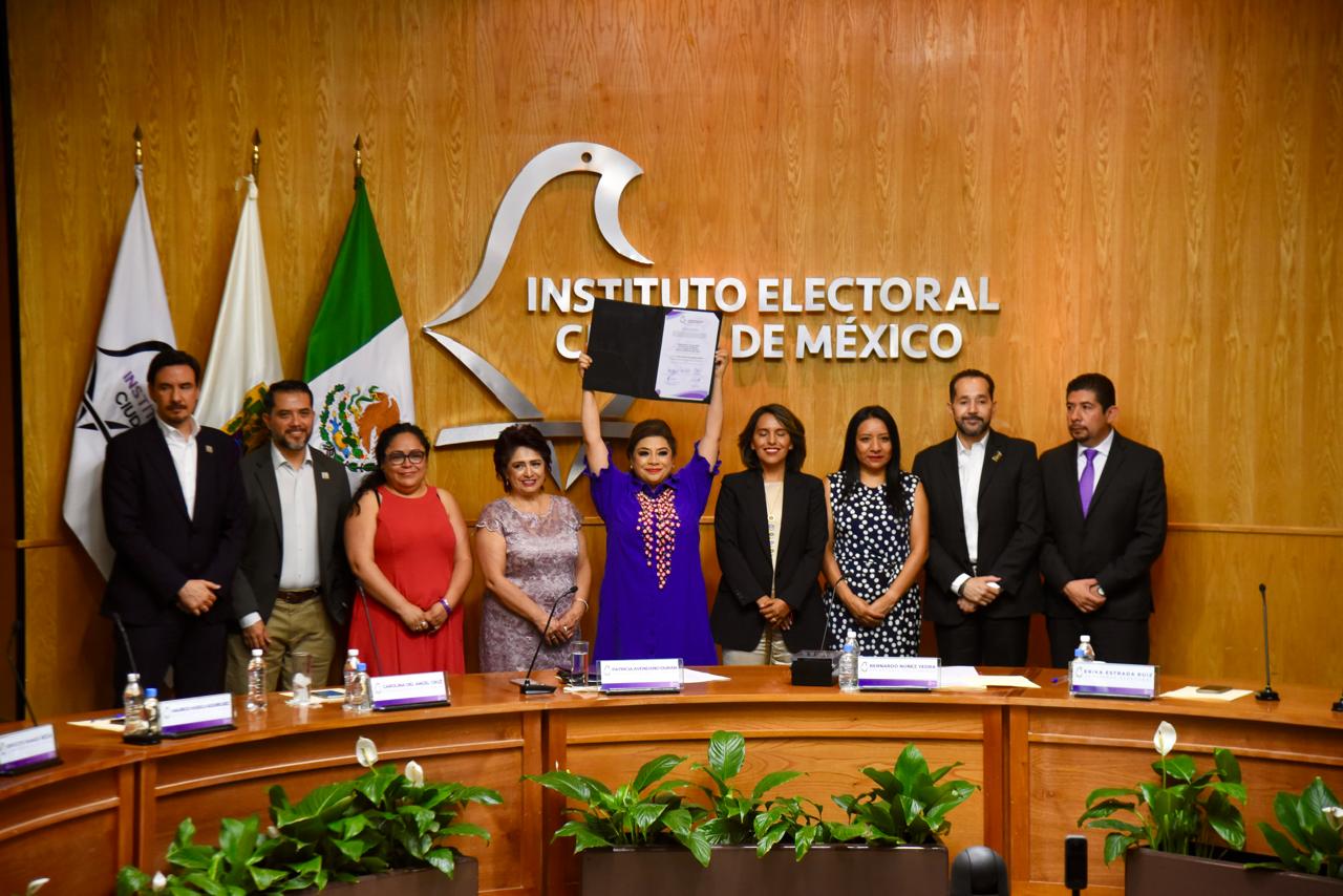 Clara Brugada recibe constancia de mayoría que la acredita como Jefa de Gobierno