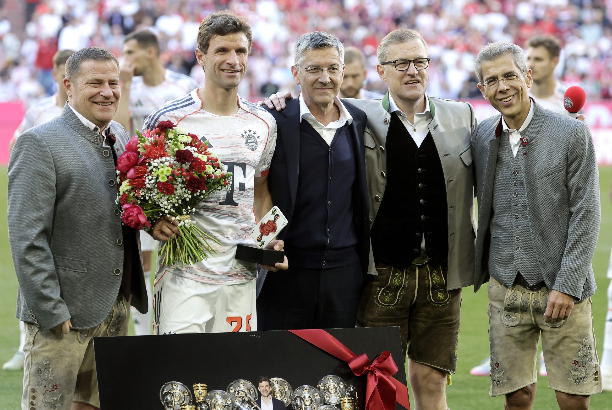 Bayern celebra el título y la despedida de Muller