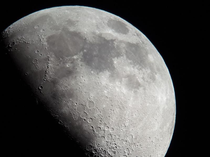 NASA planea construir una base nuclear en la Luna como parte de su carrera con China